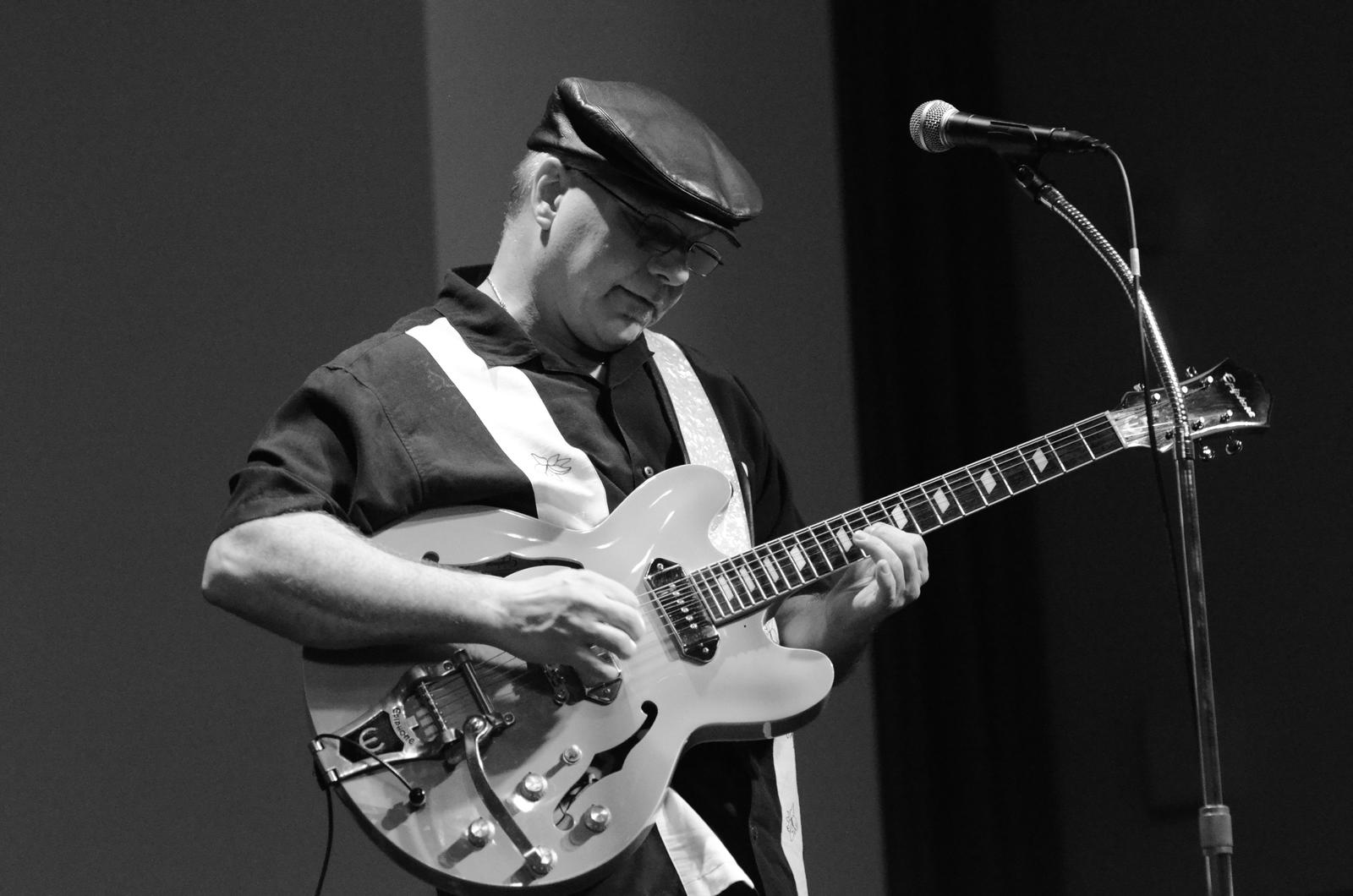 Swing Dance with JEFF CARMELLA BAND at Colvin Run Dance Hall – GottaSwing